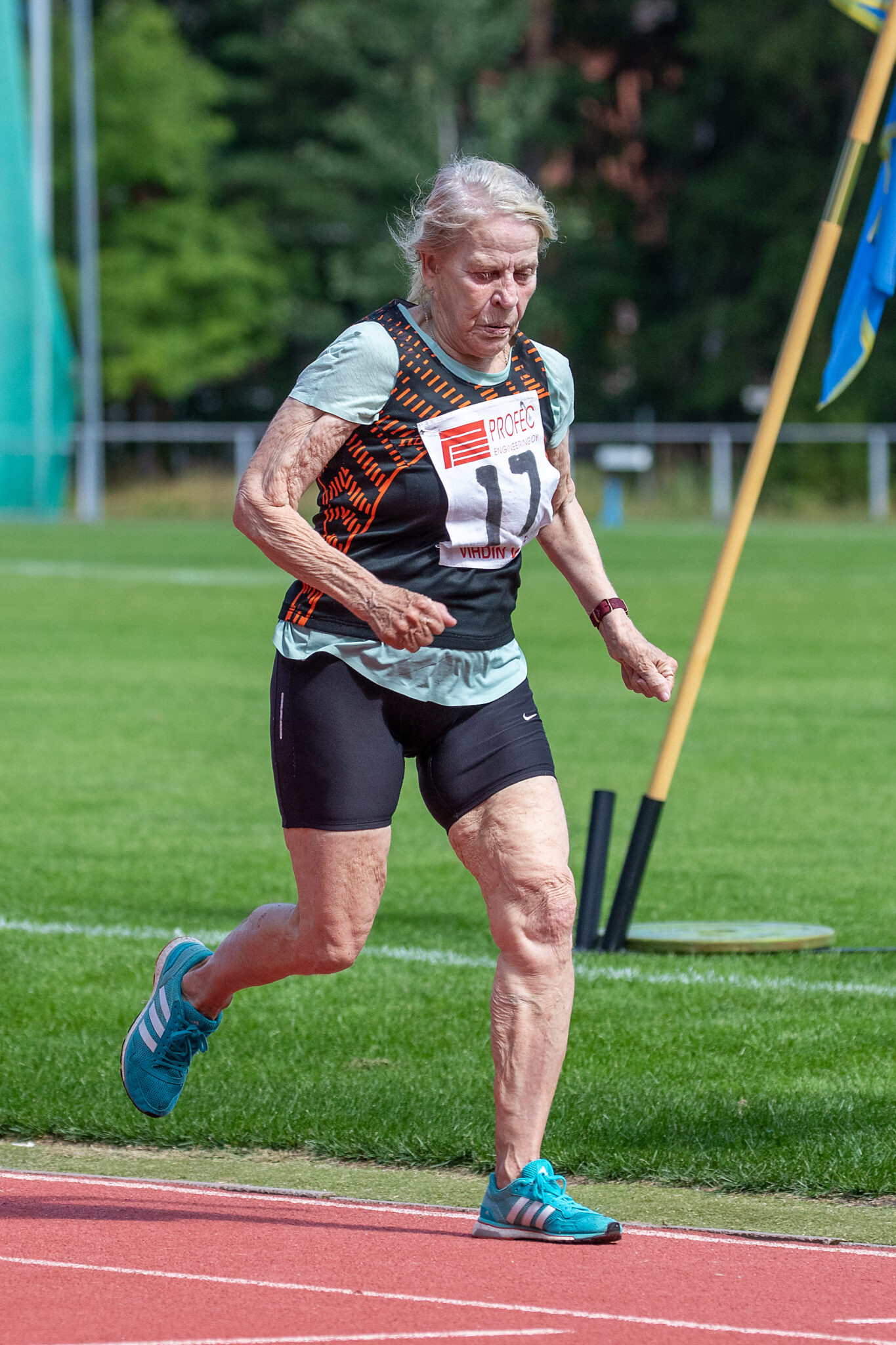 Riitta Rasimus juoksi 3000 metrillä uuden SE:n Orimattilassa – SAUL